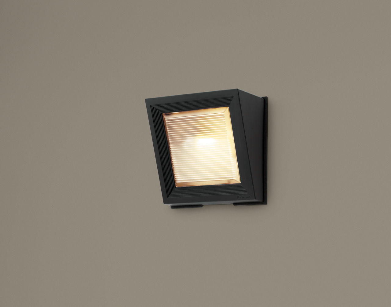 購入 蛍光灯ポーチライト(パルックボール) HHE7208E | LED照明器具（シーリングライト・デスクスタンドなど） | Panasonic